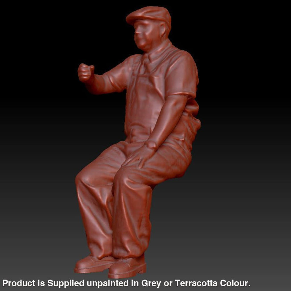 DSP114 Sitting Train Driver – Scale Scenery And Figures