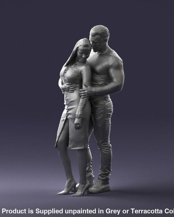 MM029 Young Smart Couple – Scale Scenery And Figures