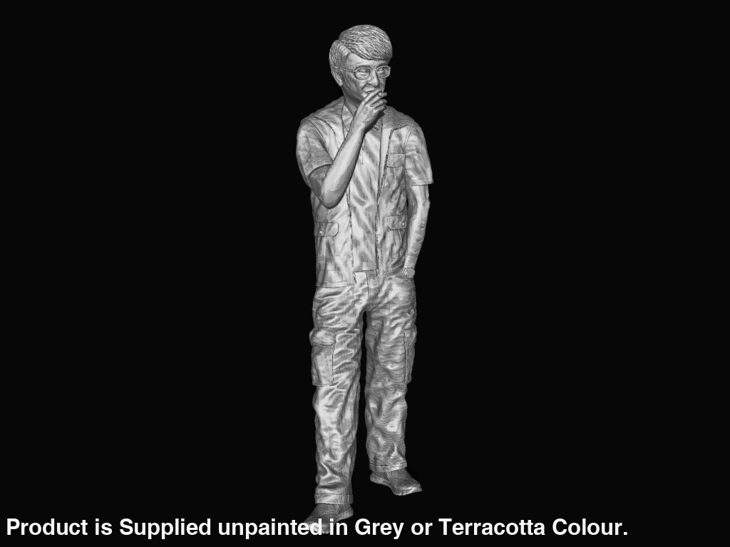 MM1074 Smoking Male – Scale Scenery And Figures