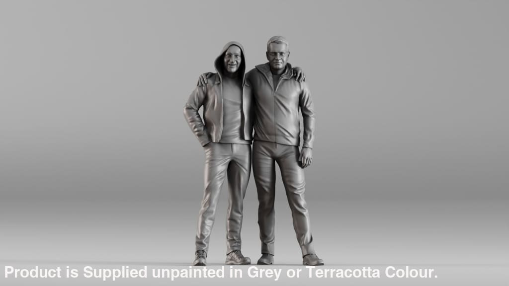 MM2058 2 Friends Posing – Scale Scenery And Figures