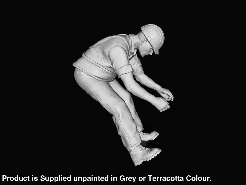 MM413 Builder picking up object – Scale Scenery And Figures