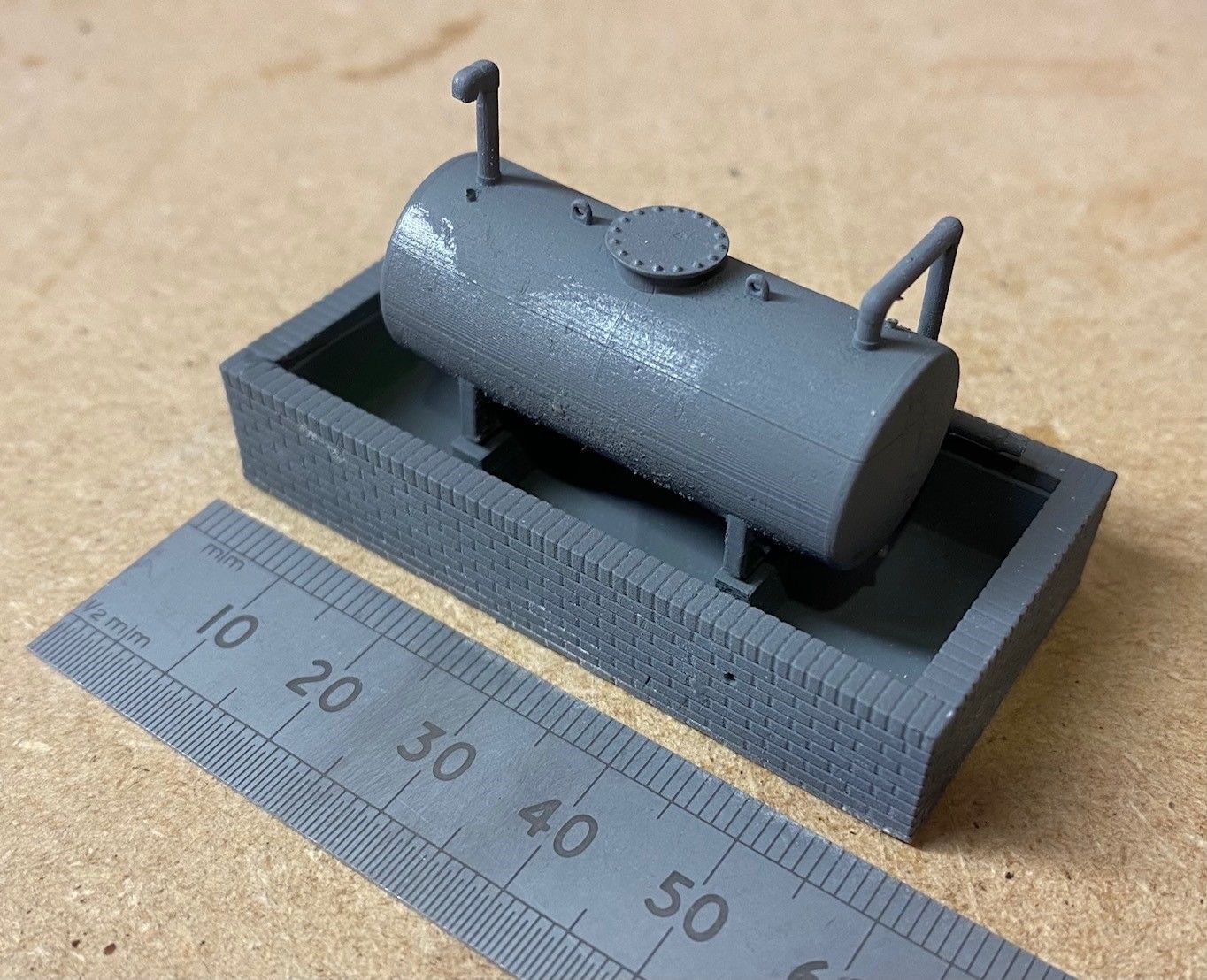 PJD058 Model Railway Oil Tank and Bund – Scale Scenery And Figures